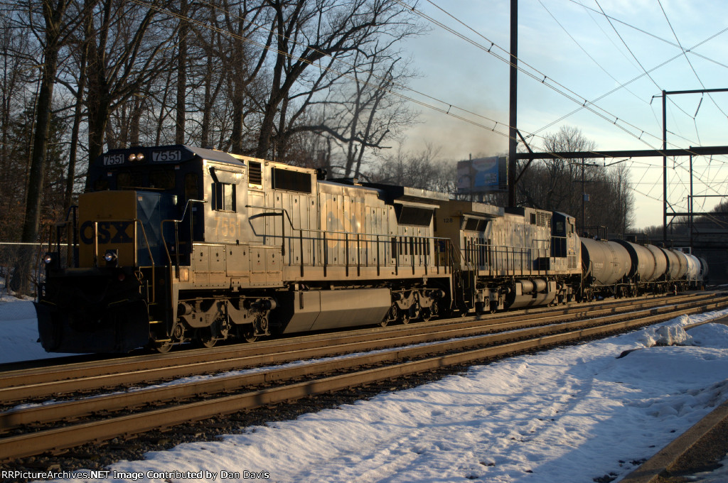 CSX C40-8 7551 leads Q418-23